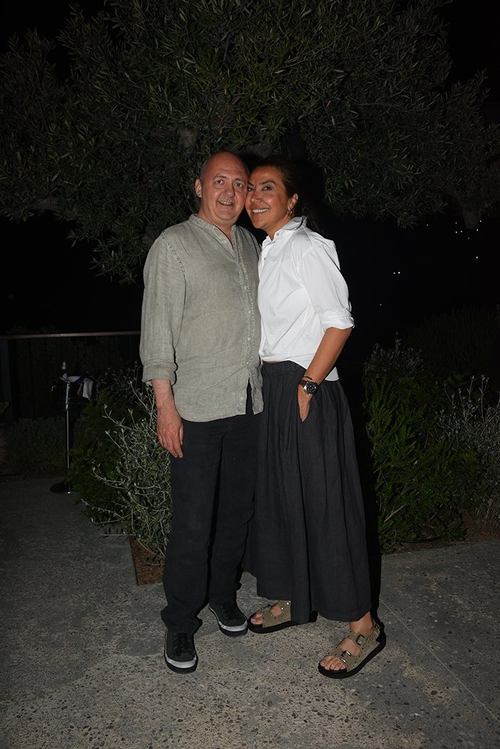 İZMİR JET SOSYETESİNDE DEV ALIŞVERİŞ… VELİAHT BERNARD ARKAS VE EŞİ ...